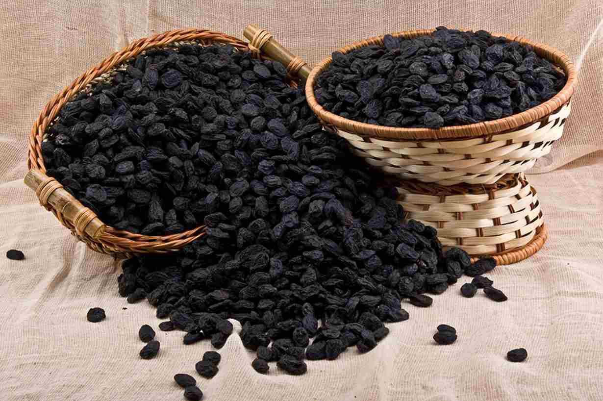 black raisins: Benefits and uses - dingonuts