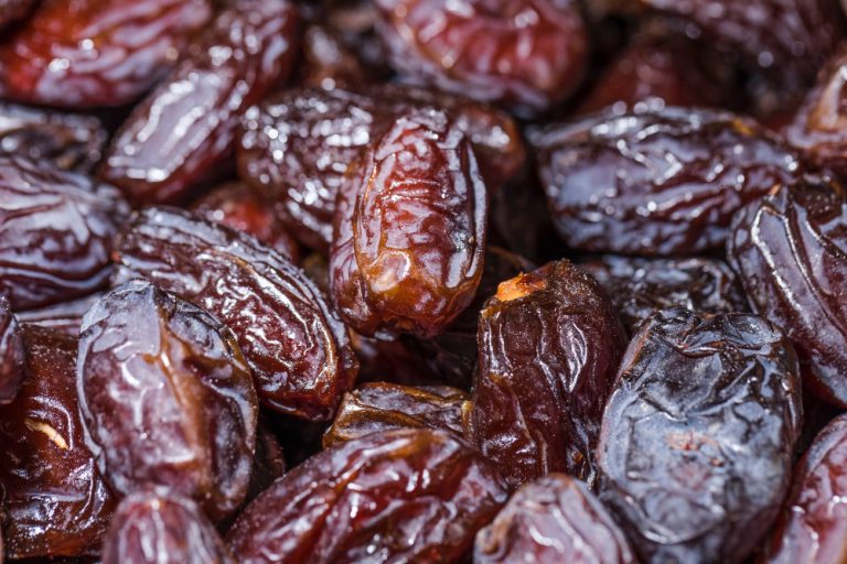 Fresh dates fruit nutritional benefits - dingonuts