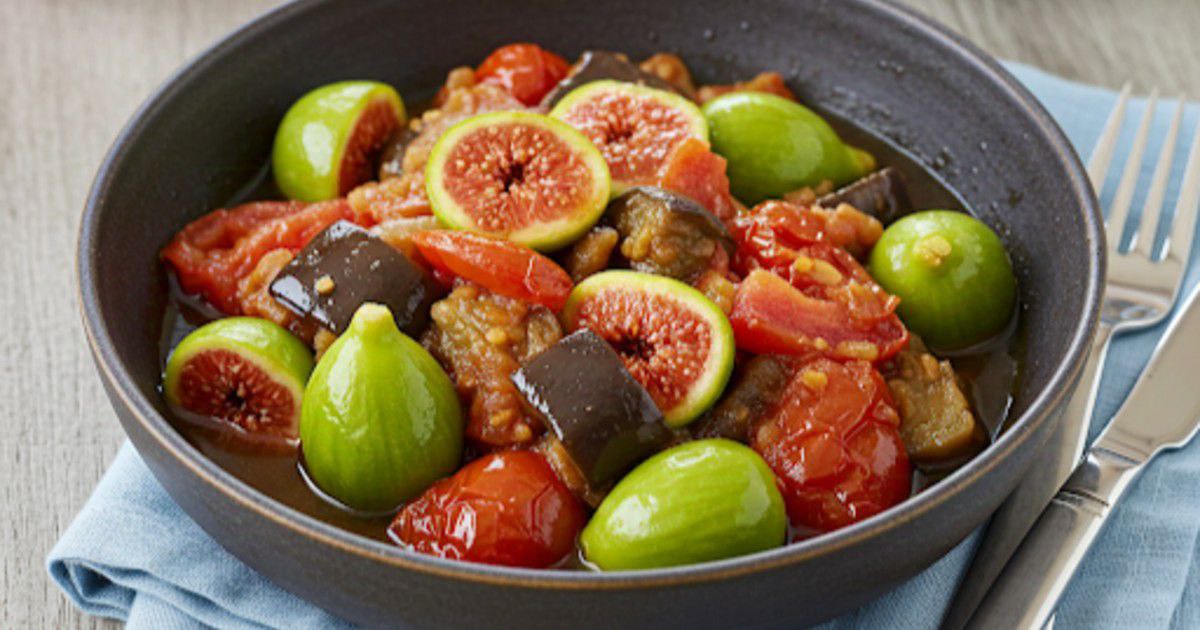 Unripe green fig recipes in eggplant stew with tomatoes - dingonuts
