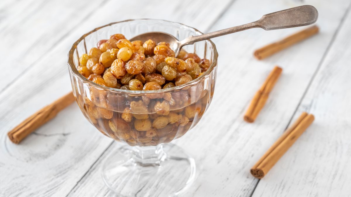 benefits of dry grapes soaked in water - dingonuts