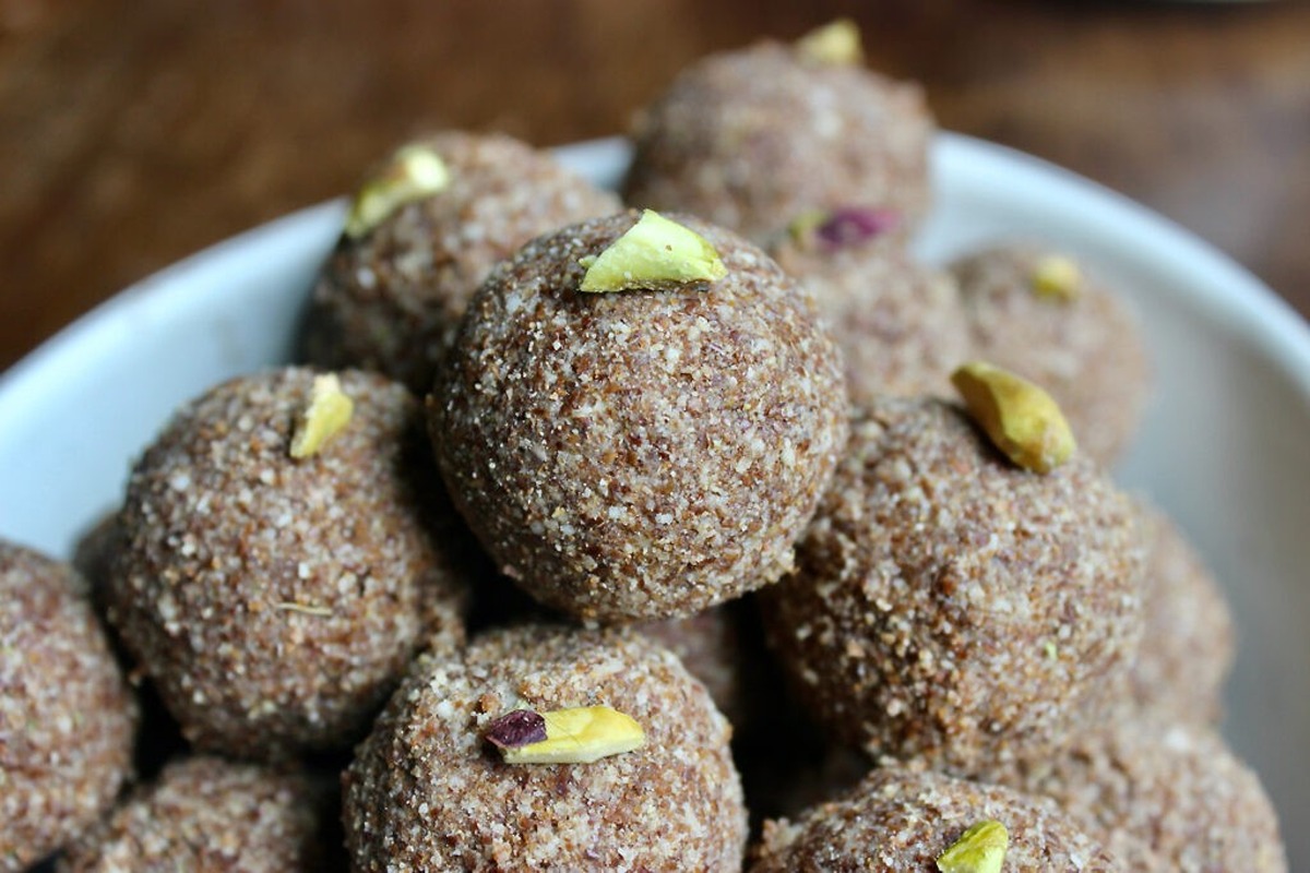 Pakistani Date and Nut Ladoo Recipe - dingonuts